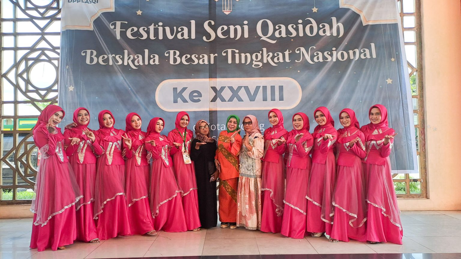 Tim Qasidah Klasik Remaja Putri Kabupaten Muna Juara I di Festival ...